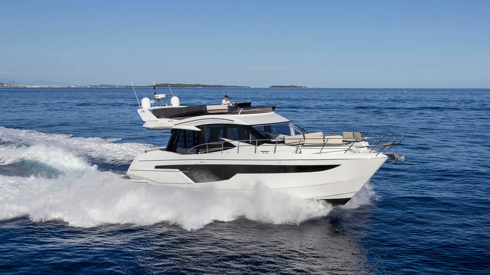 Zipwake - Providing precise control - Galeon 500 Flybridge